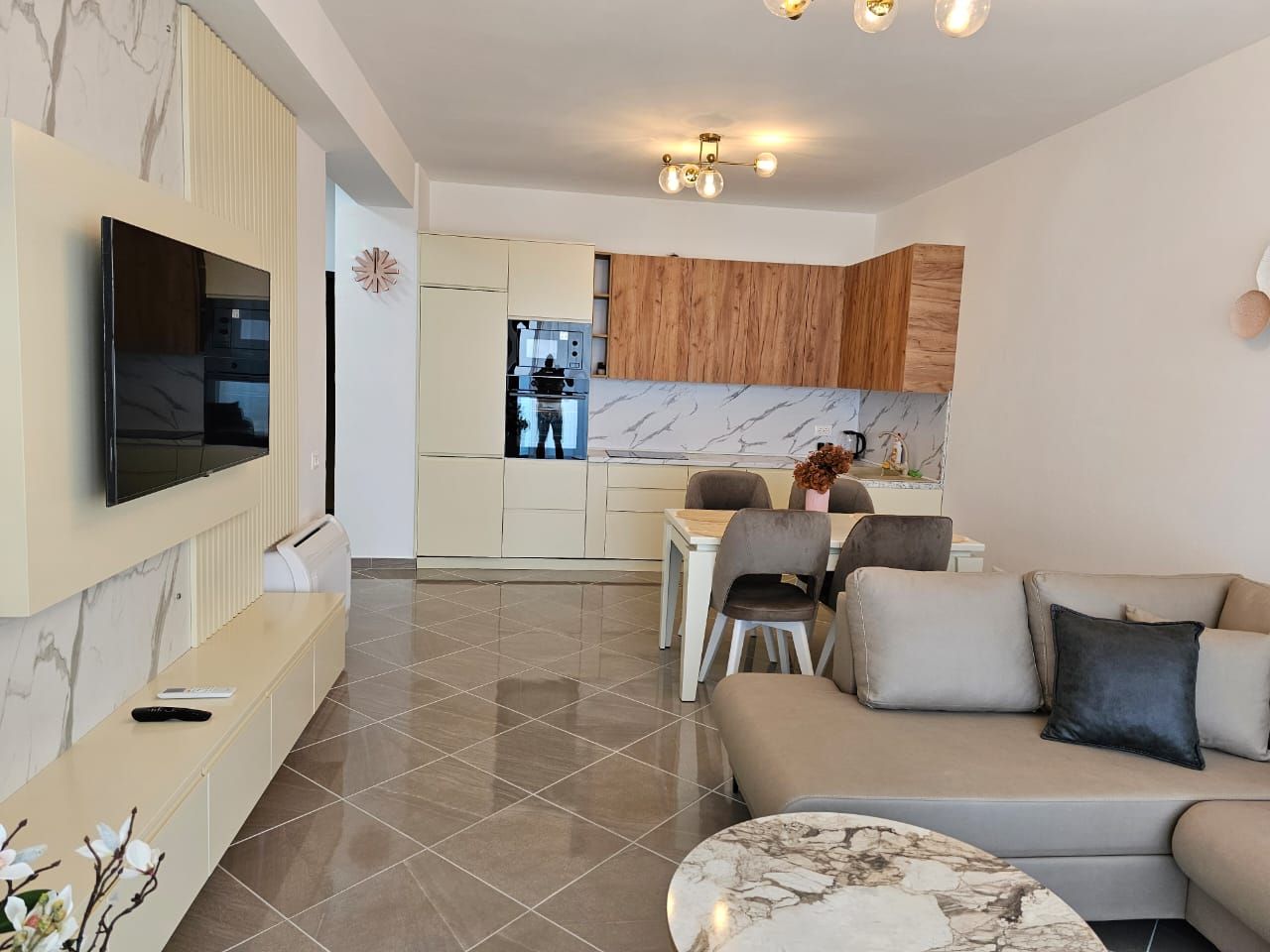 Apartament Me Pamje Nga Deti Me Qera Ne Vlore Shqiperi