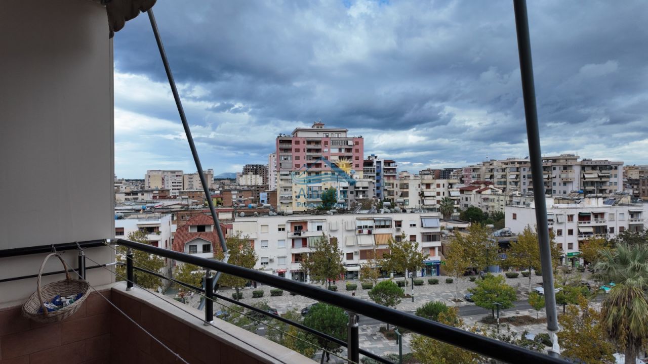 Apartament Per Shitje Ne Bulevardin Kryesor Vlore Shqiperi