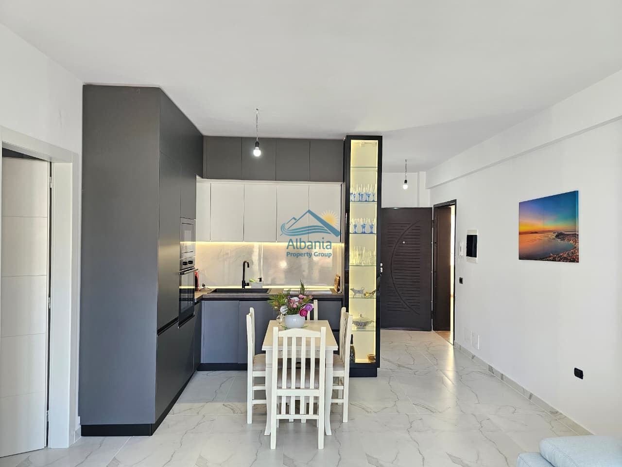 Apartament Modern Ne Shitje Ne Lungomare Vlore Shqiperi